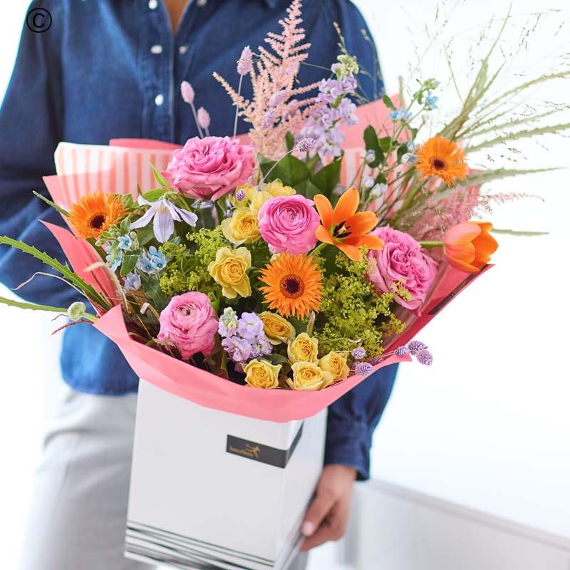 Luxury Mothers Day Bouquet – buy online or call 01745 338 792